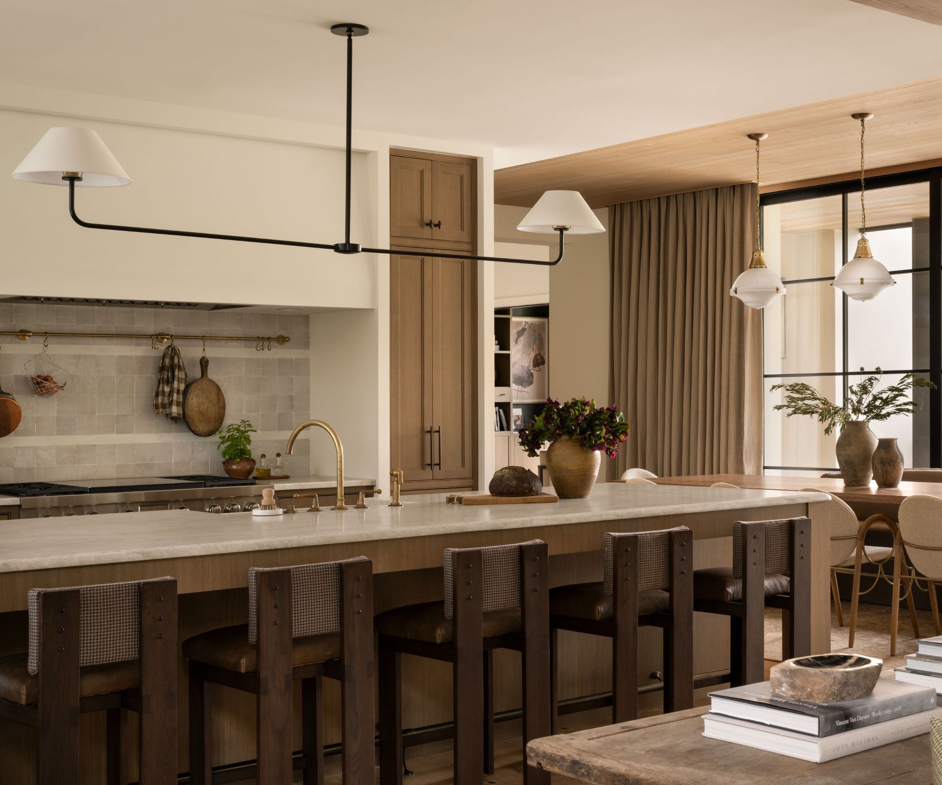 A wood kitchen by Shea McGee expertly brings the outdoors in | Homes ...