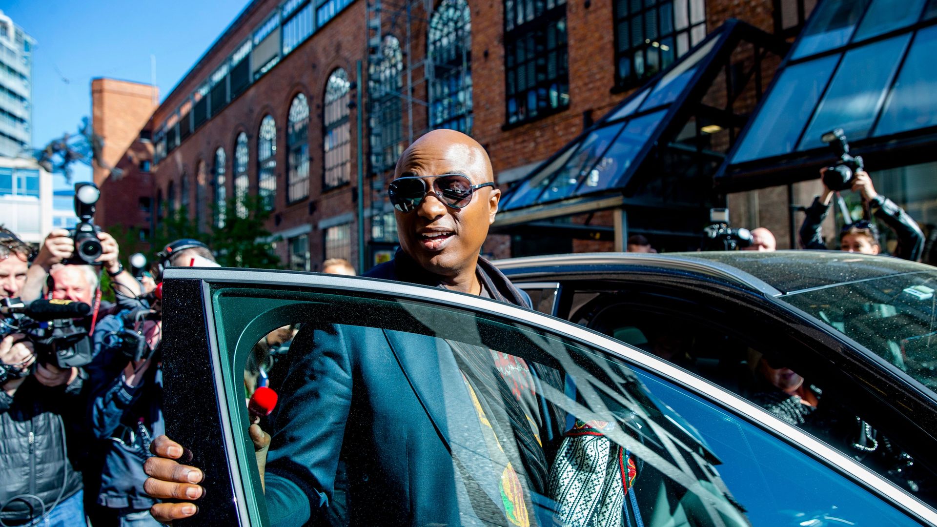 Here's What a Session With Shaman Durek, Gwyneth Paltrow's Healer, Is ...