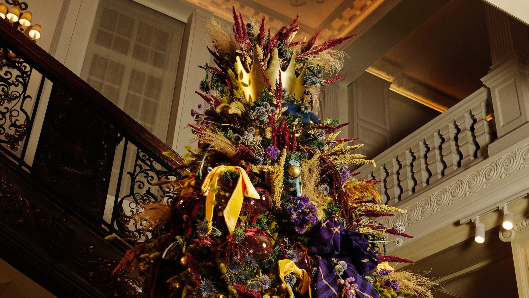 Burberry’s magical Claridge’s Christmas tree brings outdoors in ...