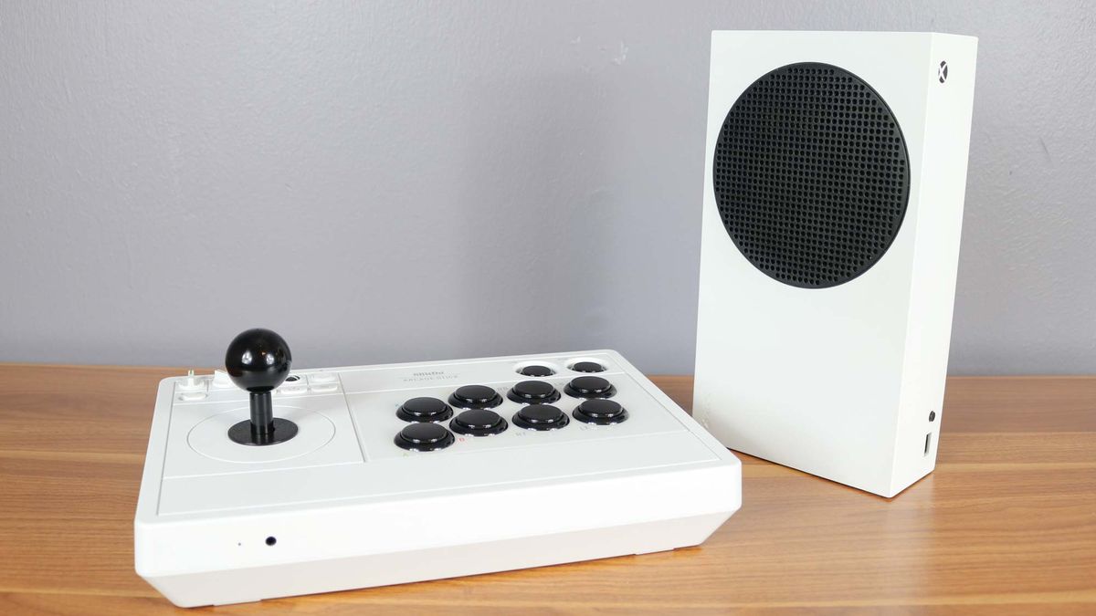 8BitDo Arcade Stick for Xbox review: Finally, a wireless fight stick ...