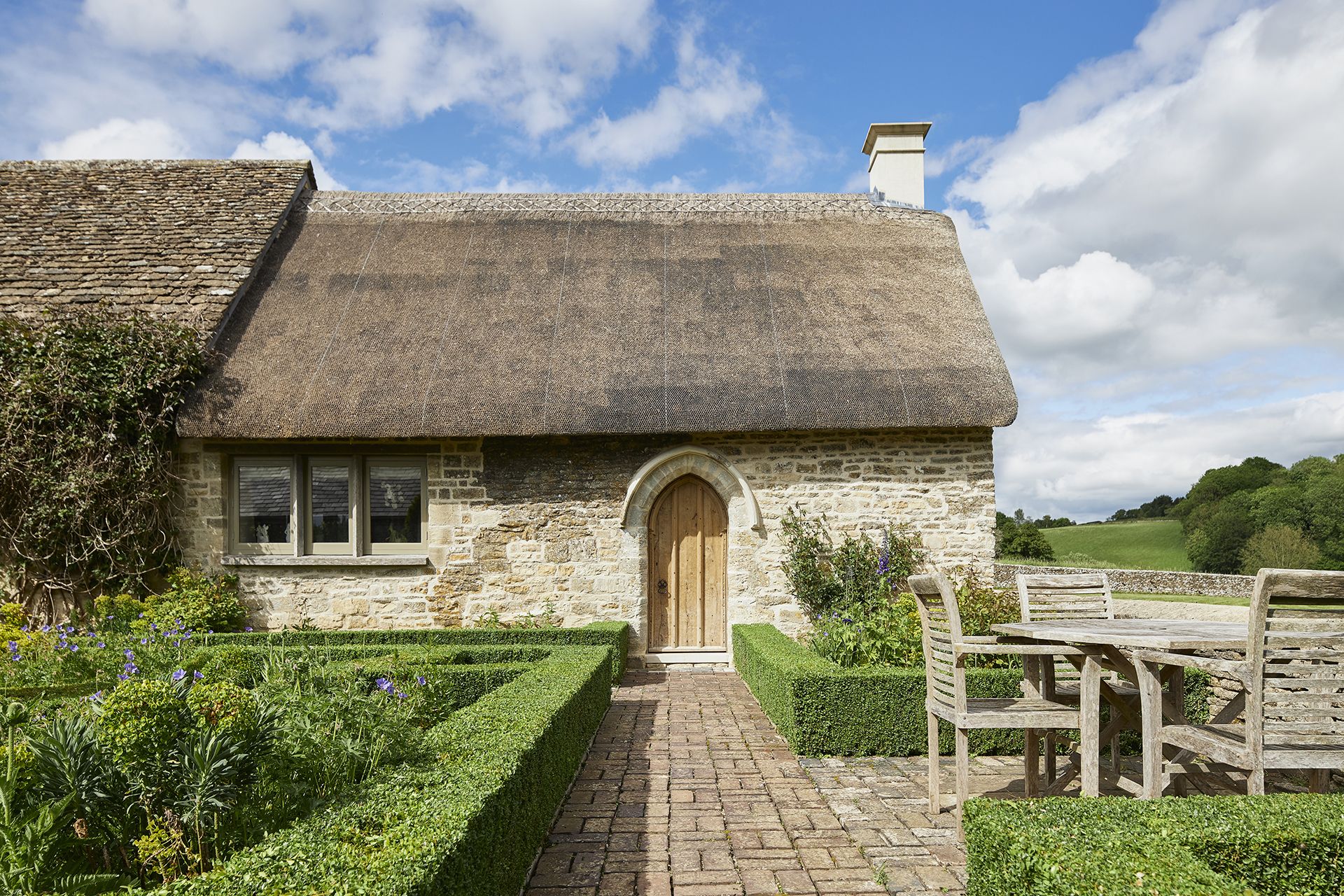 Cottage front door ideas: 10 ways to create a warm welcome | Homes and ...