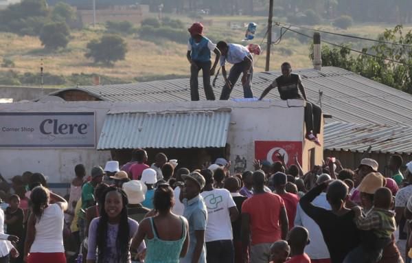 Protests, looting continues in Soweto | The Week