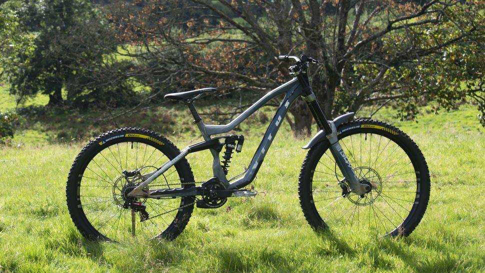 Joe Smith’s Red Bull Hardline 2022 custom Vitus Dominer | Bike Perfect