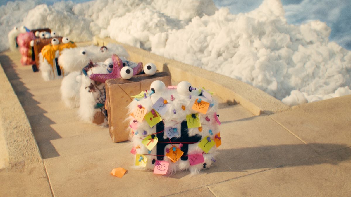 Whimsical new Hinge ad celebrates the deletion of the app | Creative Bloq