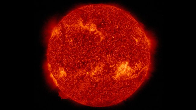 Sun spits filaments out from 'canyon of fire' as aurora forecast ...