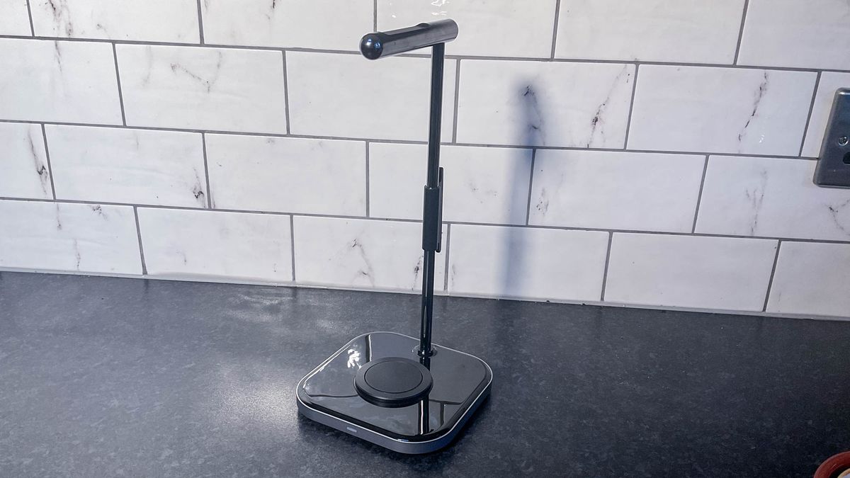 Satechi 2-in-1 Headphone Stand with Wireless Charger review | Laptop Mag