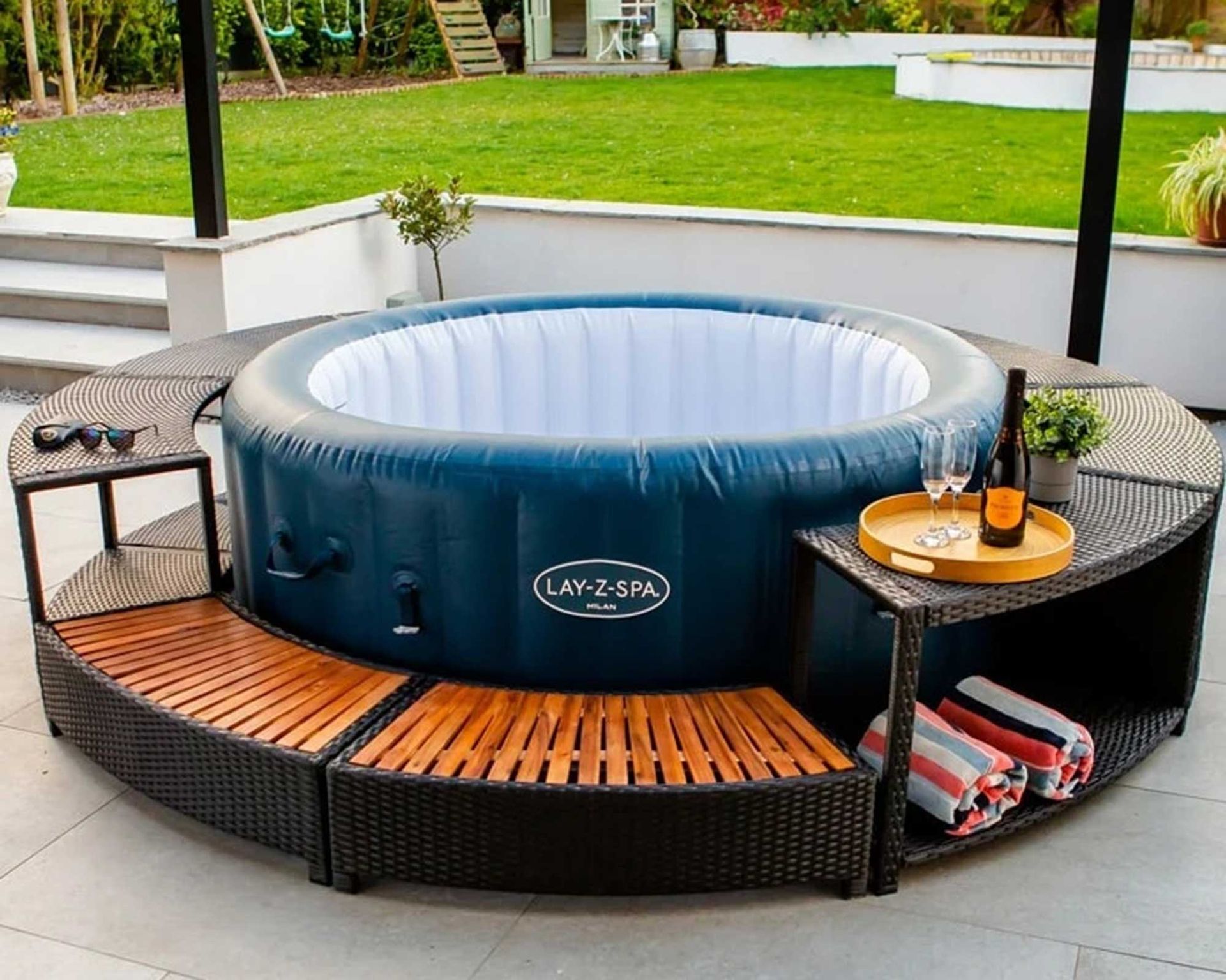 Hot tub bar ideas: 11 on-trend looks | Gardeningetc