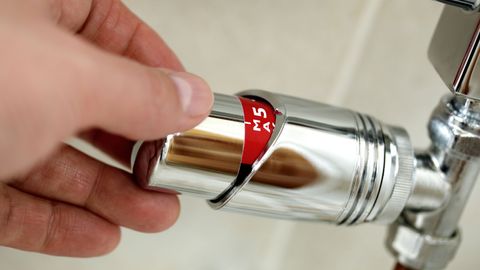 How does a TRV work? We explain what they do | Homebuilding