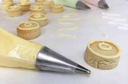 Biscuit board games: What are they and how can you make them? | GoodtoKnow