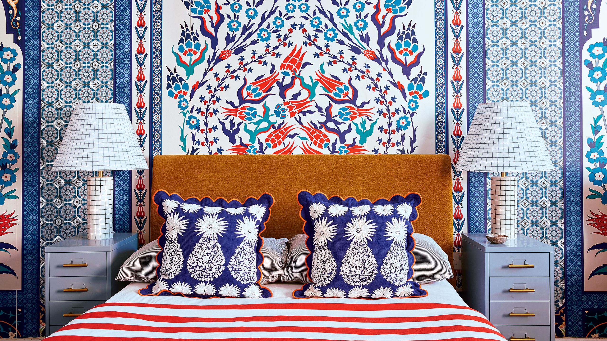 How to decorate rental walls - clever design tricks | Ideal Home