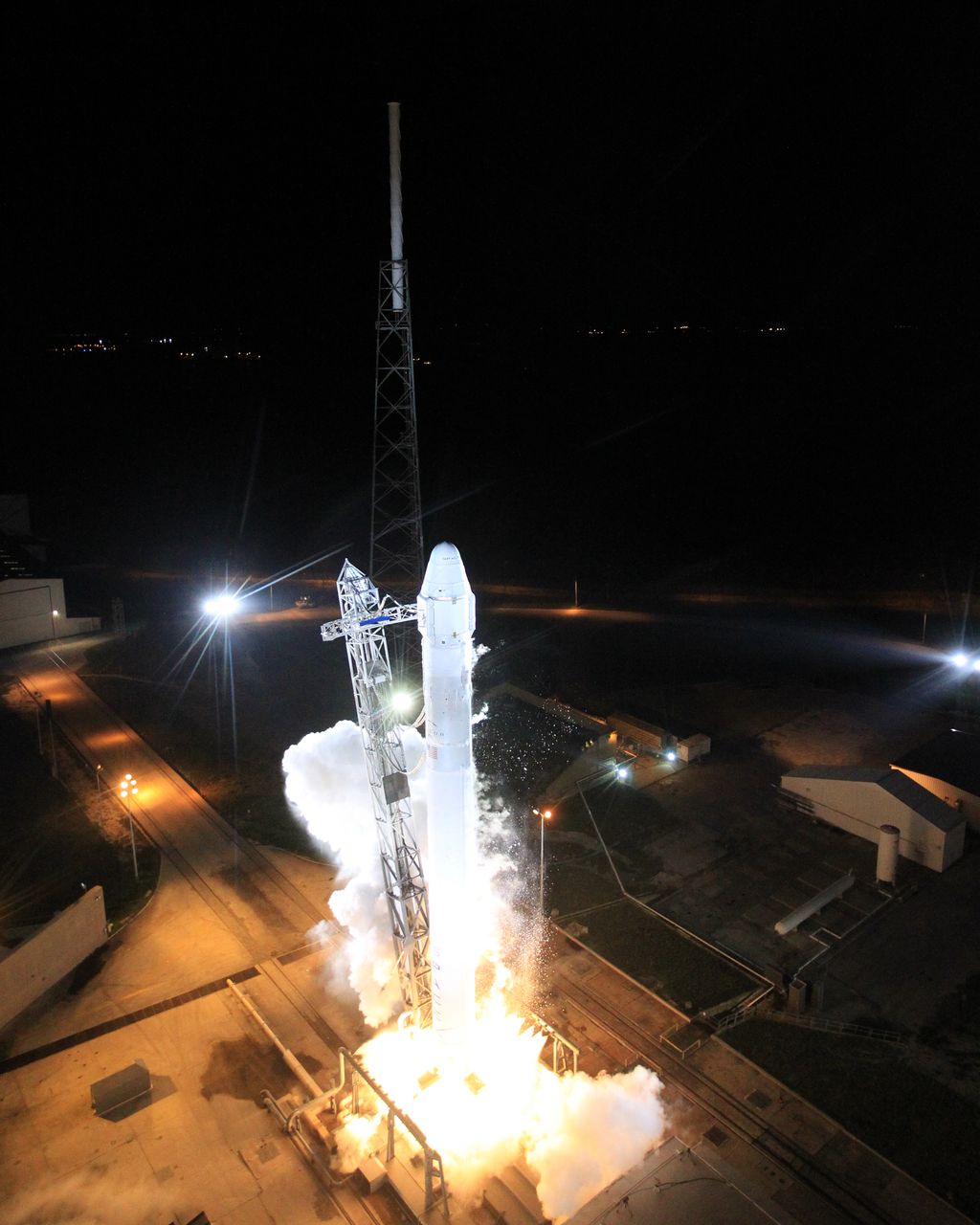 Gallery: SpaceX Dragon Launches on 1st Space Station Cargo Trip ...