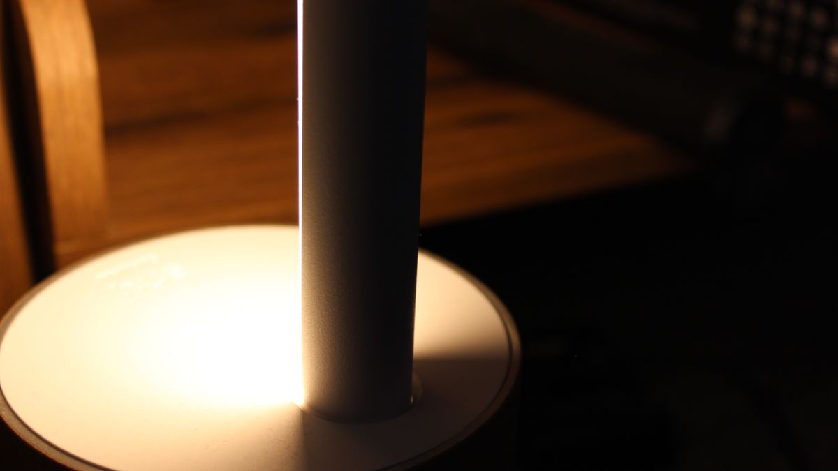 Philips Hue Signe Gradient Floor Lamp review: Four feet tall and ...