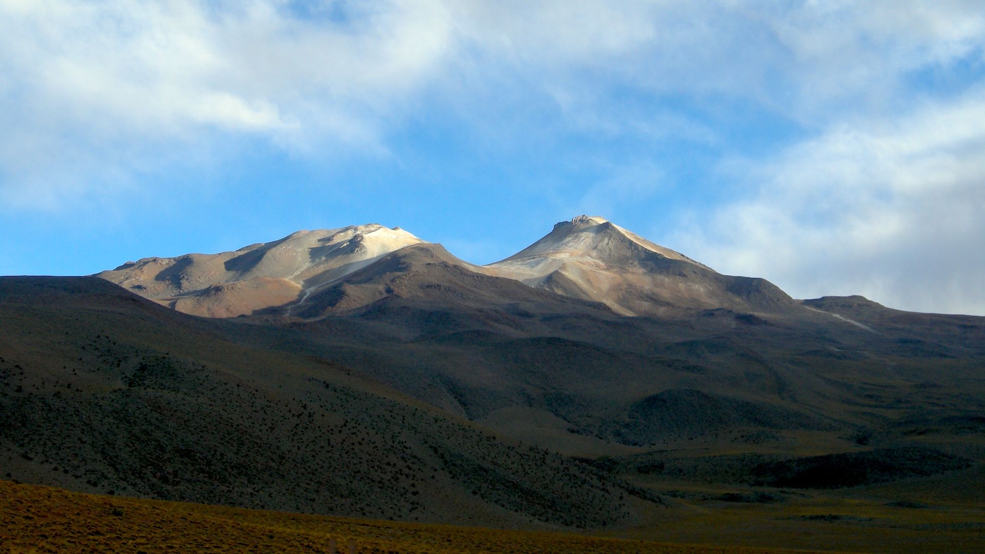 Mystery of Bolivian 'zombie' volcano finally solved | Live Science