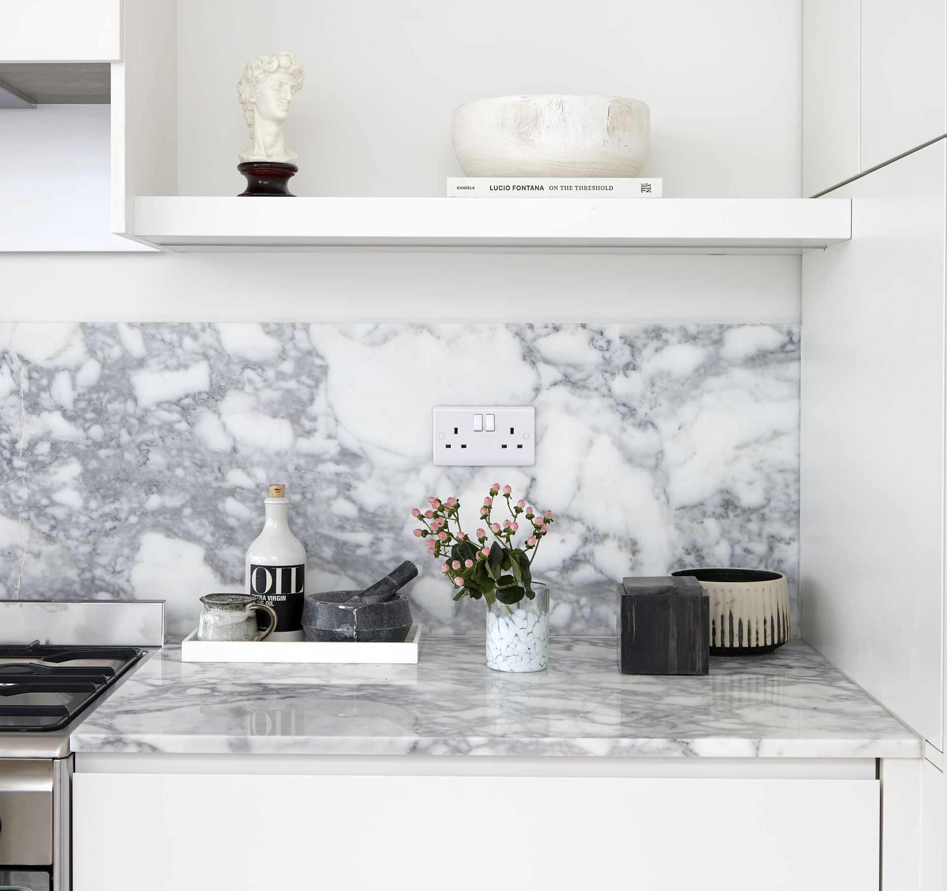 How to declutter kitchen countertops according to organizers | Livingetc