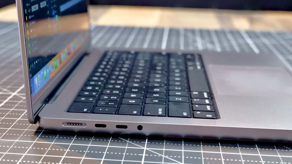 MacBook Pro 14-inch vs MacBook Pro 16-inch: Which new MacBook should ...