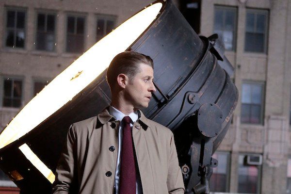 Gotham Revealed The First Bat Signal In Season Finale Images | Cinemablend