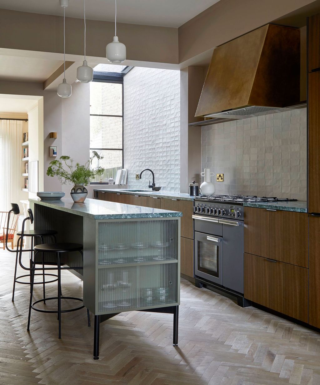 4 dynamic kitchen island shapes to transform your kitchen | Homes and ...