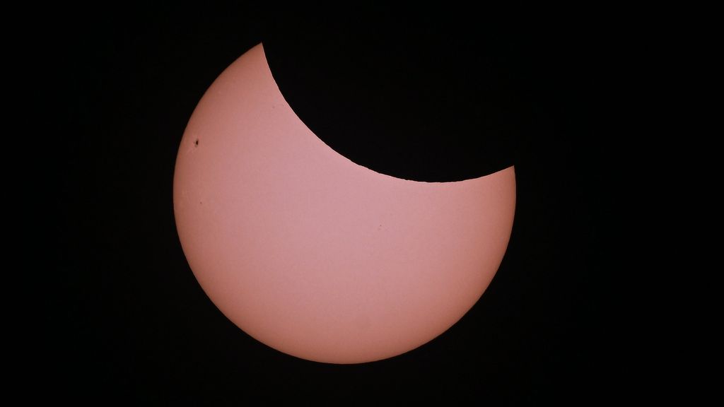 See spectacular photos from Saturday's partial solar eclipse | Live Science