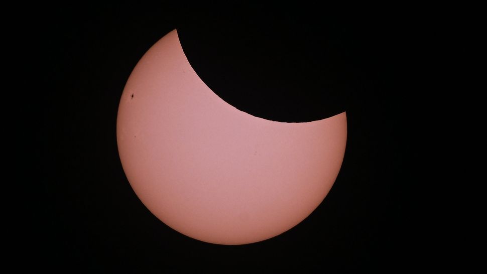 See spectacular photos from Saturday's partial solar eclipse | Live Science
