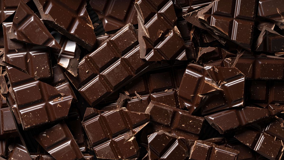 Does eating chocolate before bed ruin your sleep? A dietician reveals ...