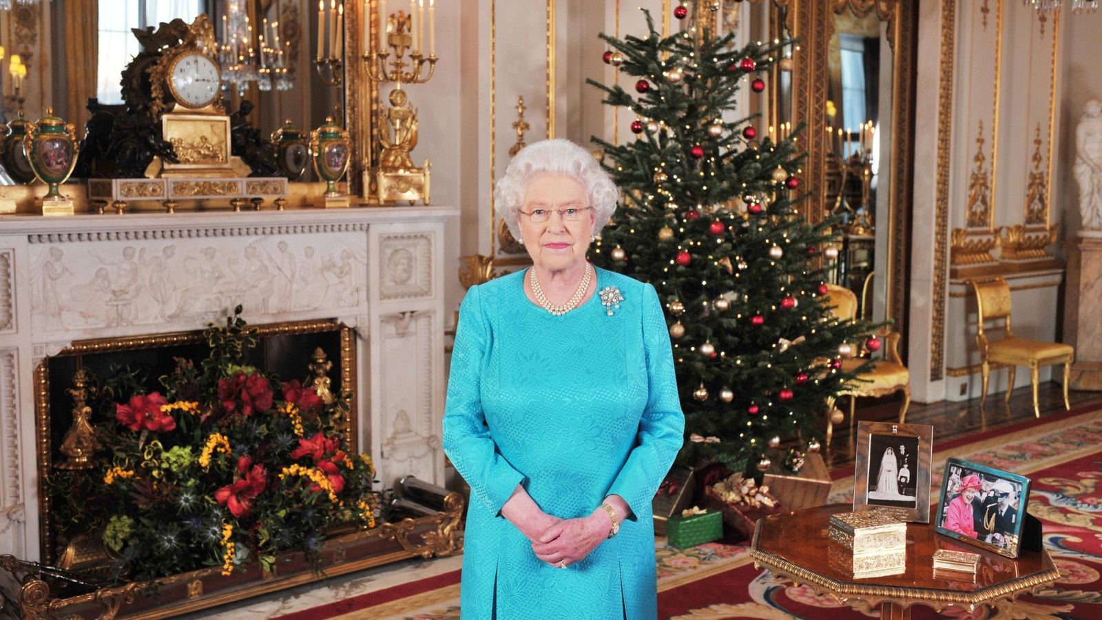Queen Elizabeth's incredible Christmas shopping habit revealed | Woman ...