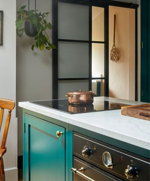 The minimum size of kitchen island you should have | Homebuilding