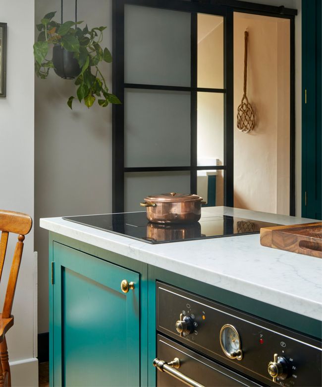 The minimum size of kitchen island you should have | Homebuilding