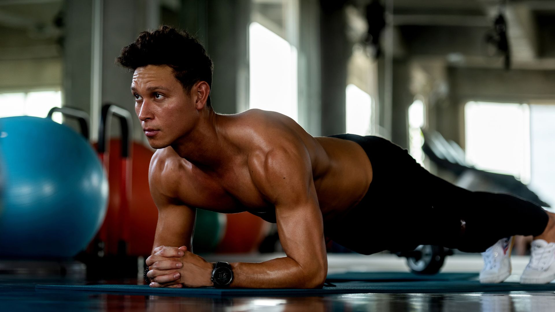 How to plank: the best plank variations to strengthen your core, back ...