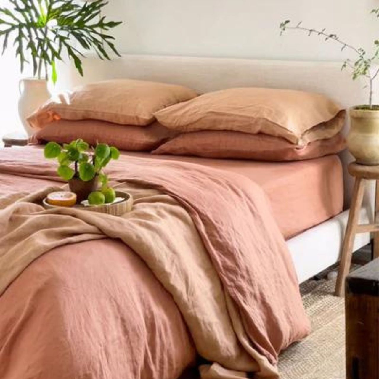 Too light, too dark, too plain – bed sheet colors to avoid | Homes and ...