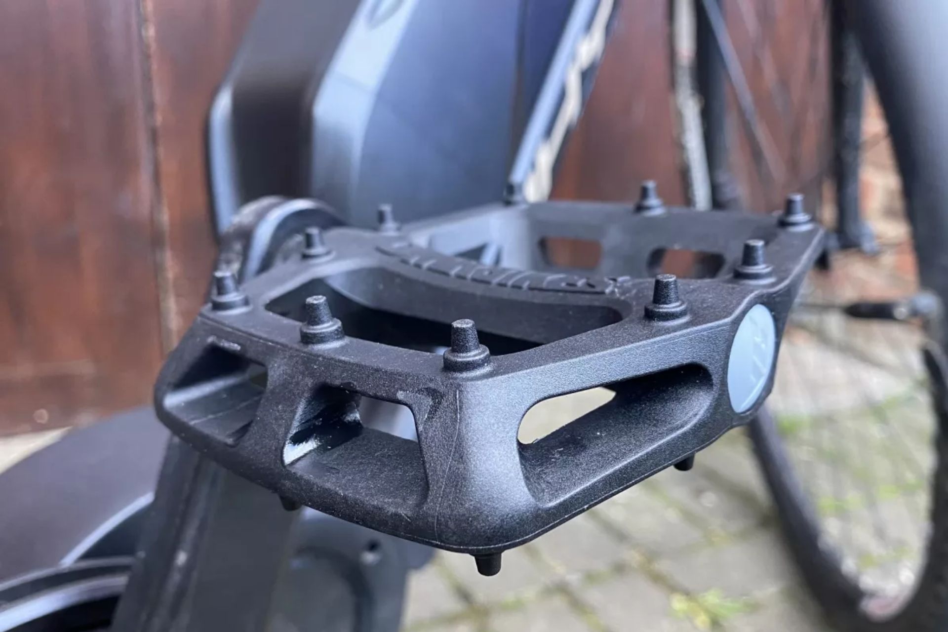 The best flat pedals for cycling in: great for gravel and urban use ...