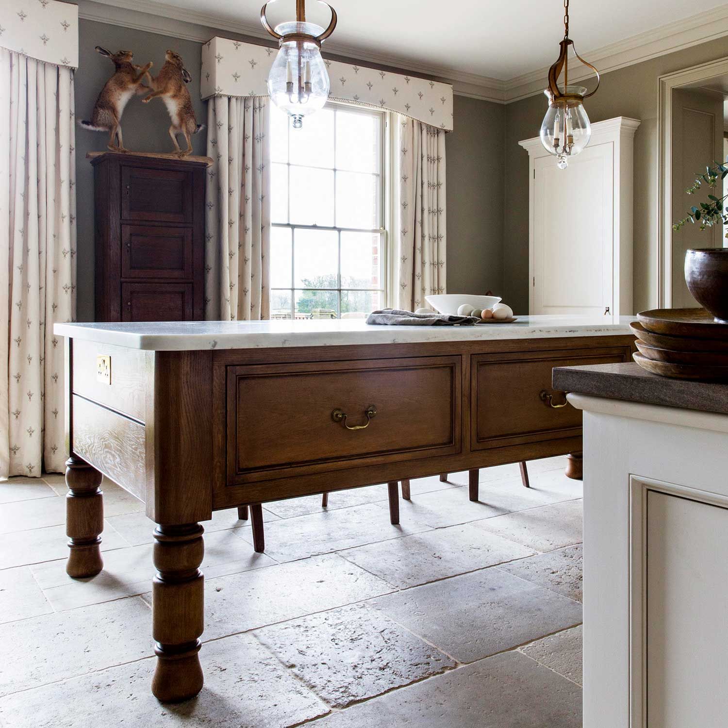 A modern kitchen perfectly framed by the exquisite ancient beams ...