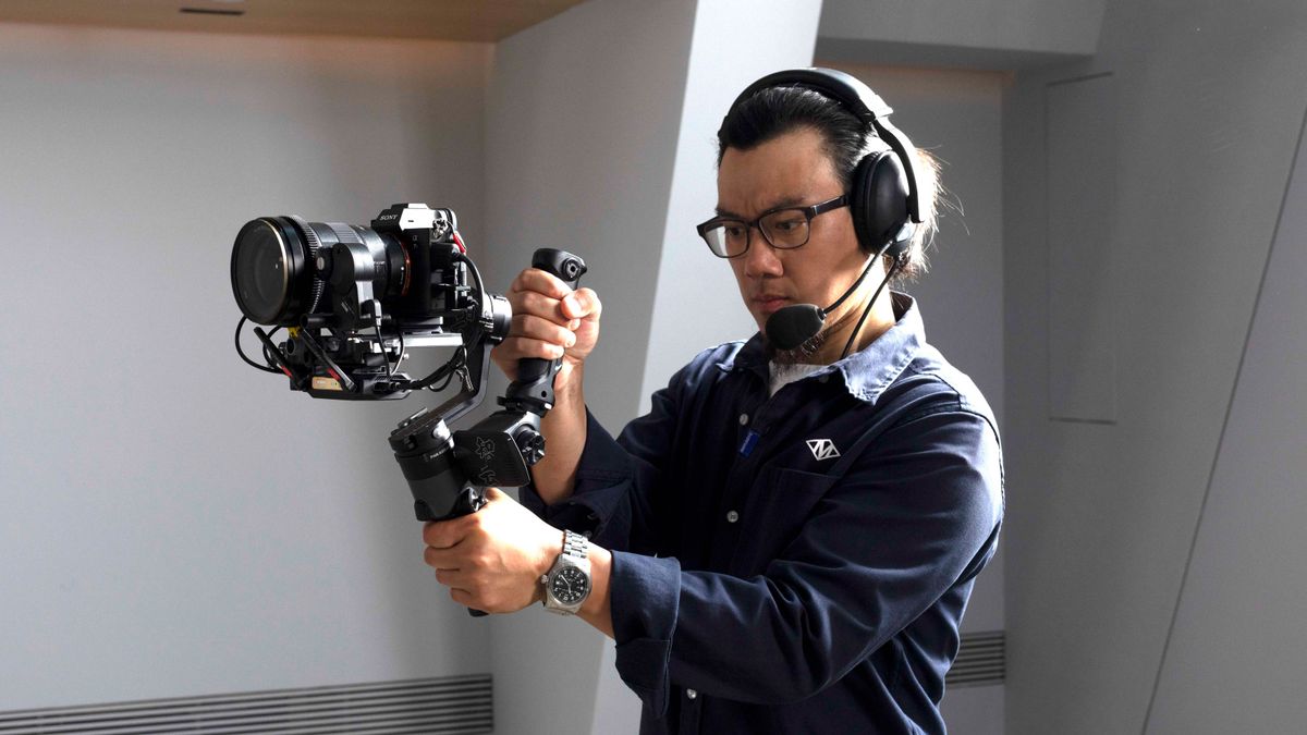 The Zhiyun WEEBILL 2 is the first camera gimbal with a flip-out ...