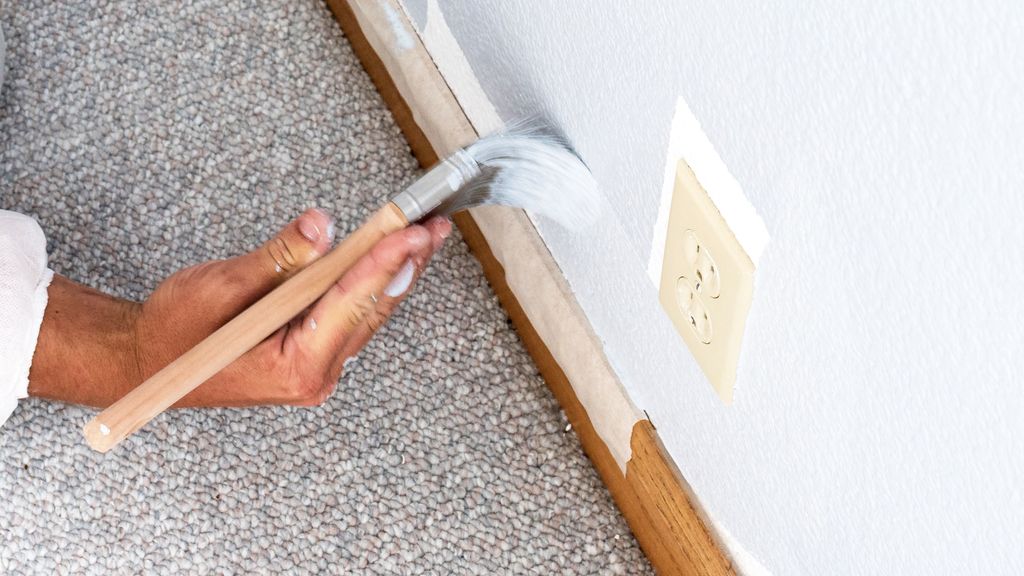 How to paint a wall with a roller: pro tips and techniques | Homebuilding