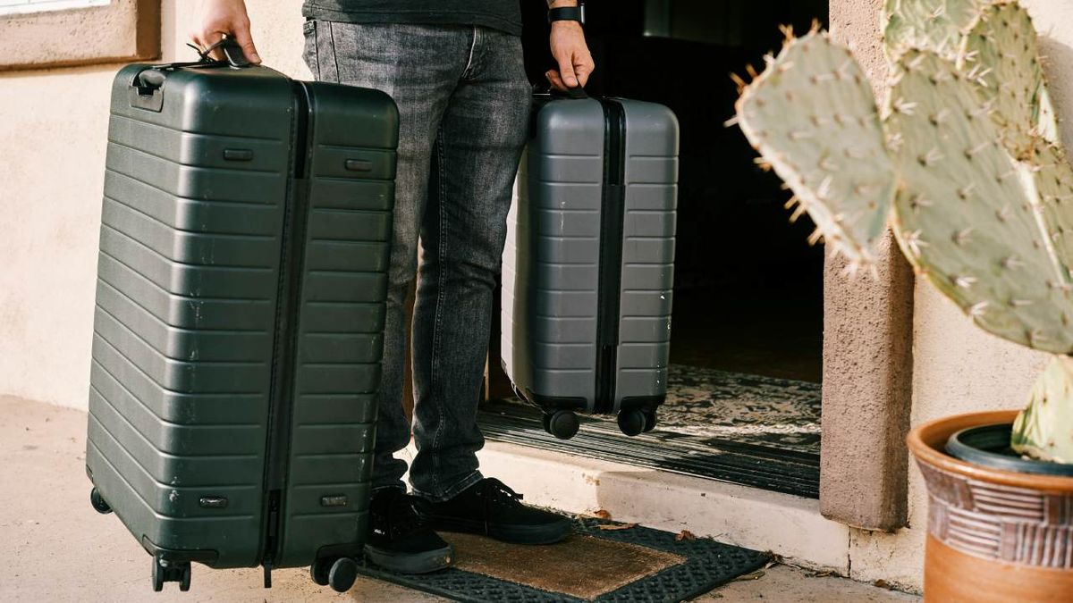 Always overpacking? This travel gadget helps you avoid overweight ...