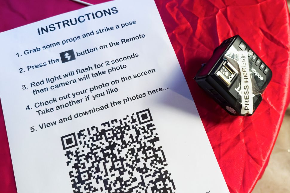 How to set up your very own photo booth at weddings, parties and ...