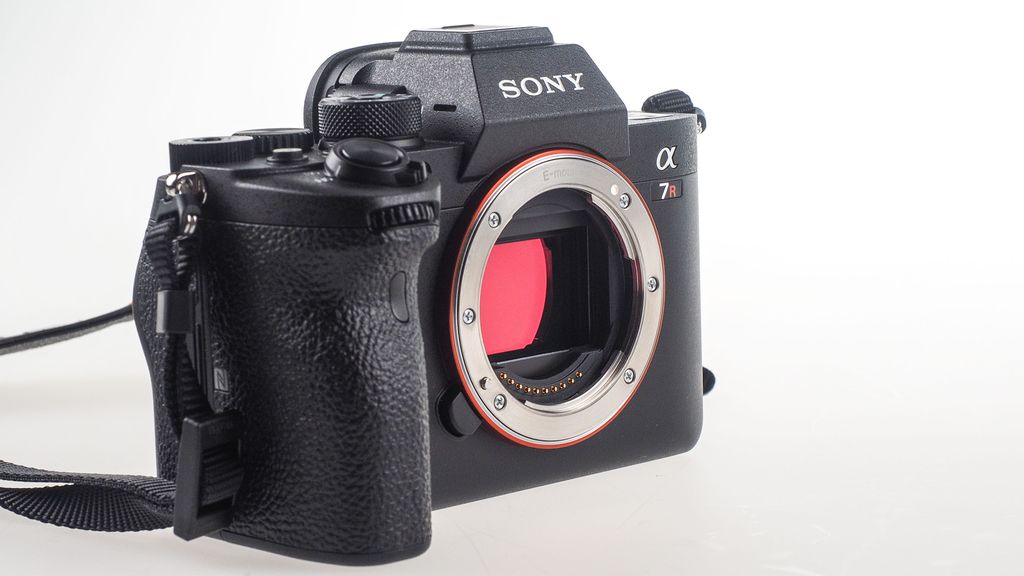 Sony A7R IV camera is here: 61MP, 15 stops of dynamic range, 5-axis ...