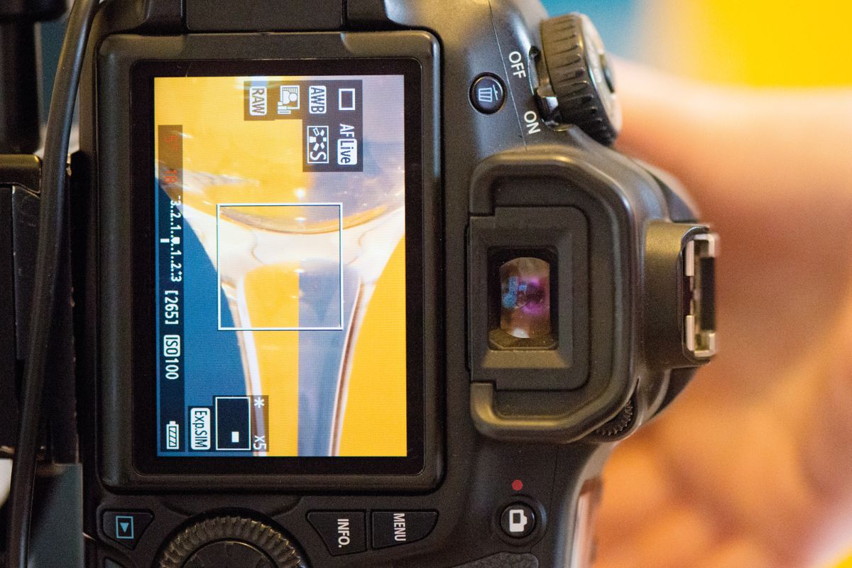 Home photography ideas: Shoot optical illusions in a glass, in your ...