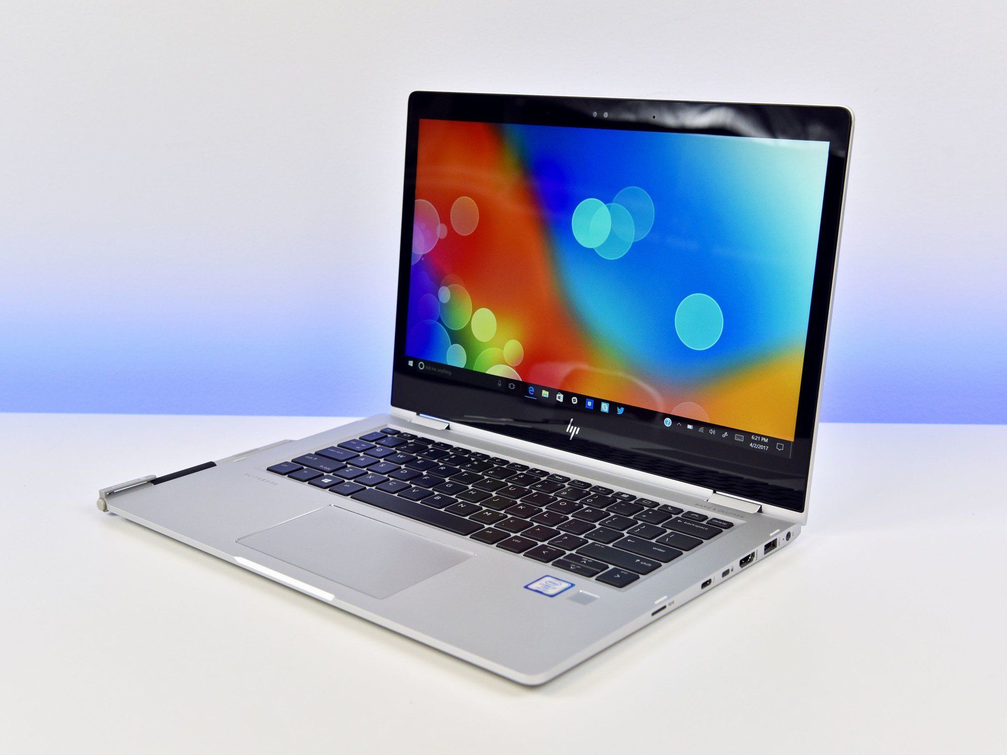 A closer look at HP's groundbreaking privacy Sure View technology in ...