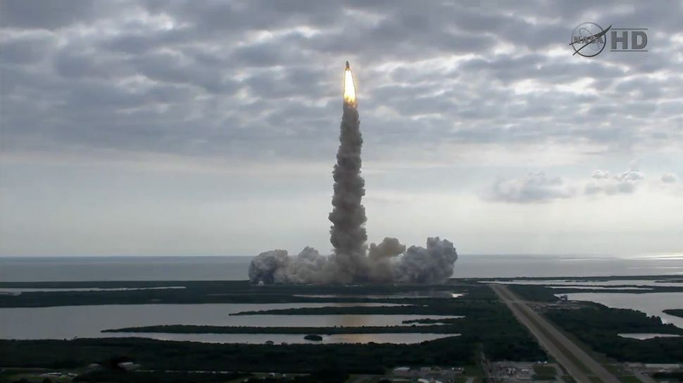 Photos of Space Shuttle Endeavour's Final Launch | Space