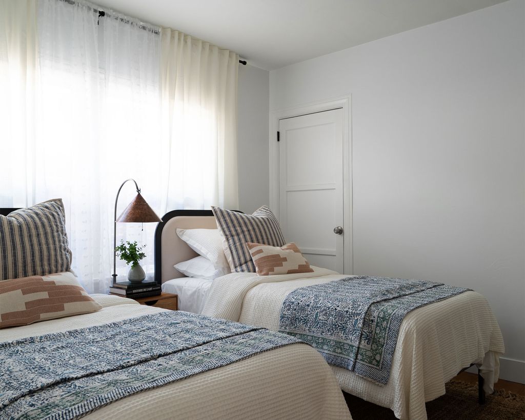 Should your bedding match your wall color? Designers explain | Homes ...