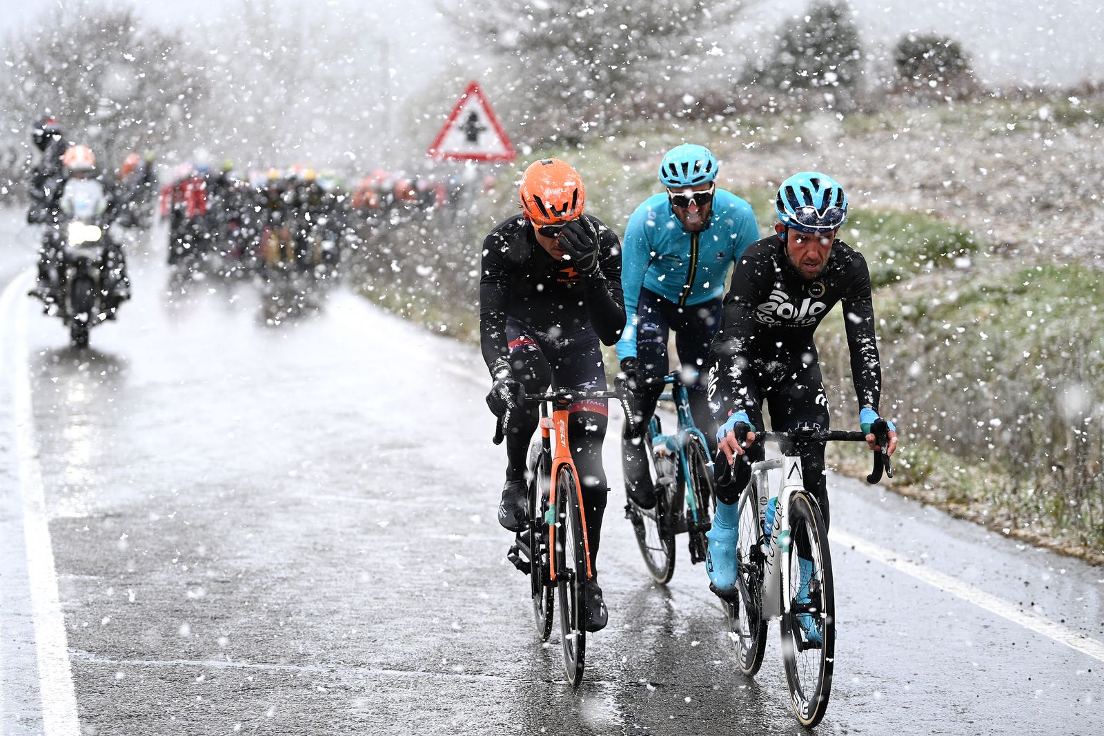 Peloton stop stage of Spanish race due to extreme weather | Cycling Weekly