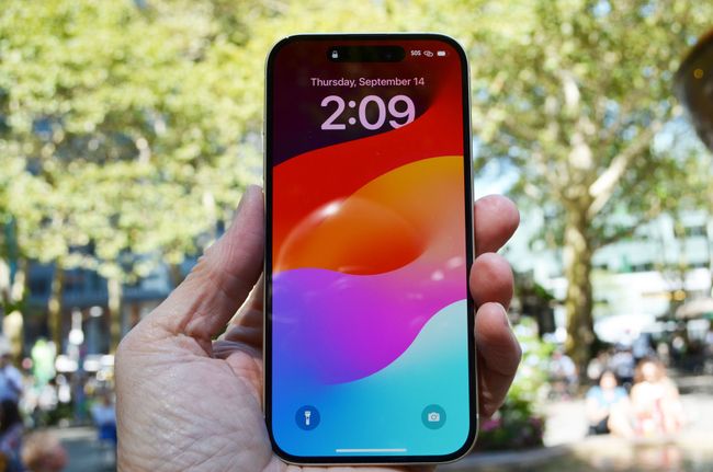 Switching to an iPhone 15 from an older iPhone? Do this first and thank ...