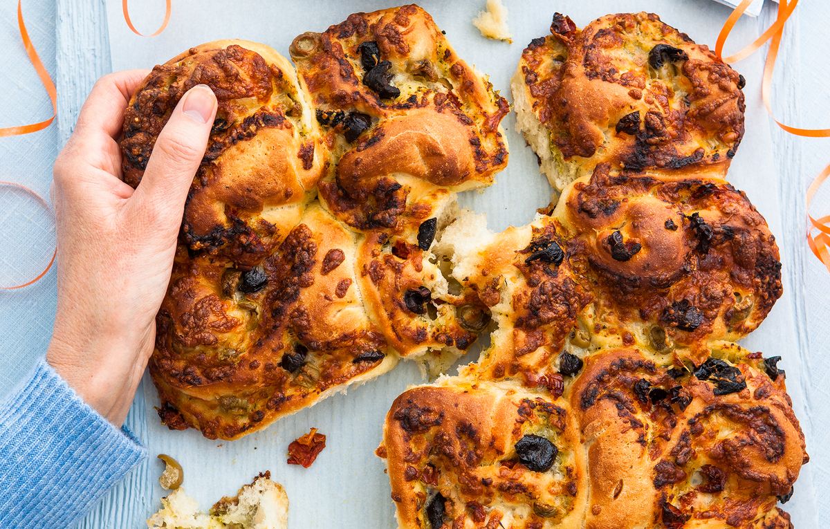 Tear and share bread | Baking Recipes | GoodtoKnow