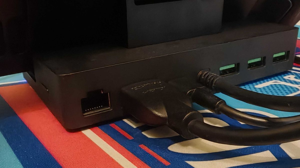 Razer Handheld Dock Chroma review: a premium Steam Deck dock at a ...