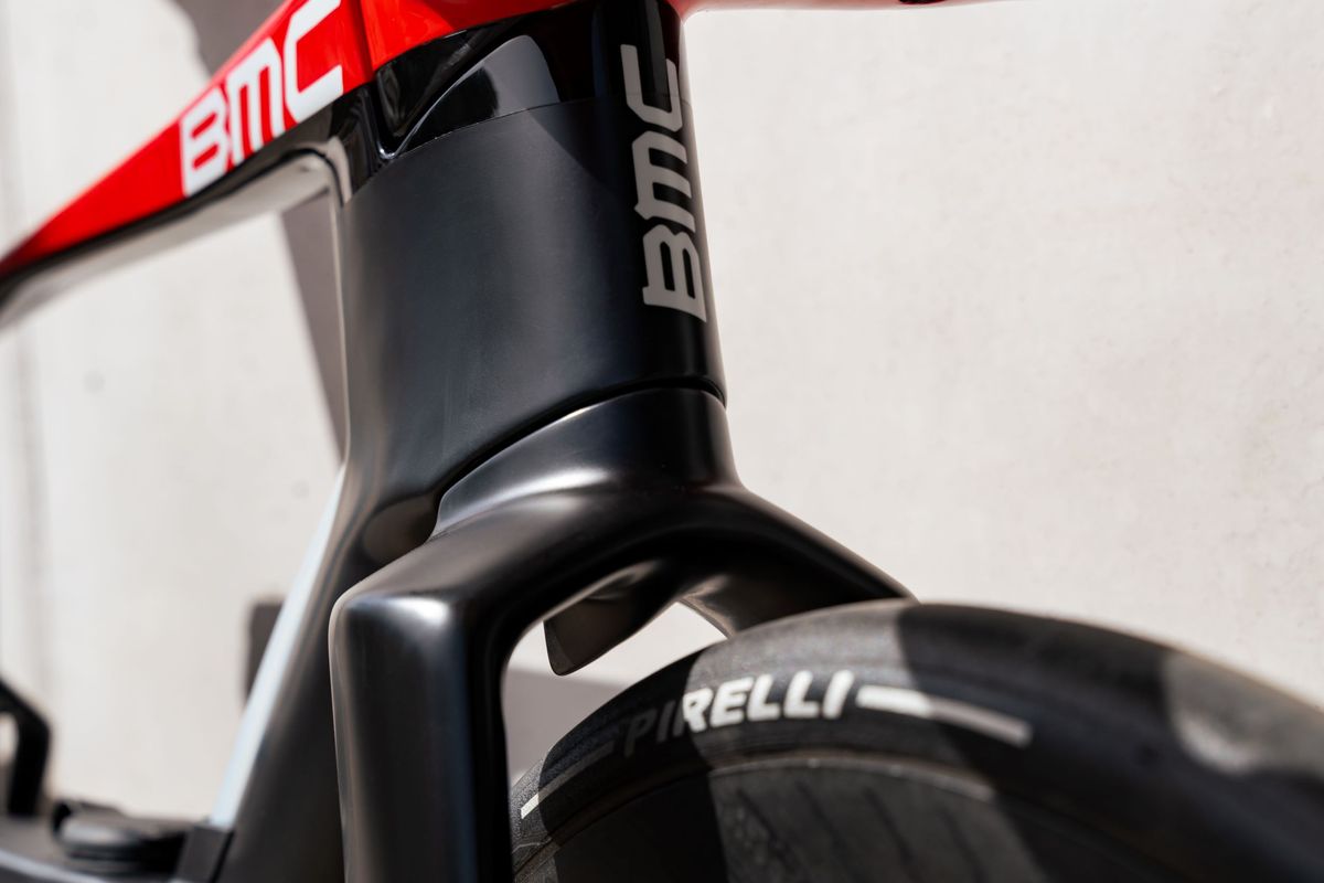 The new BMC Speedmachine is lighter, more stable and gets wide stance ...
