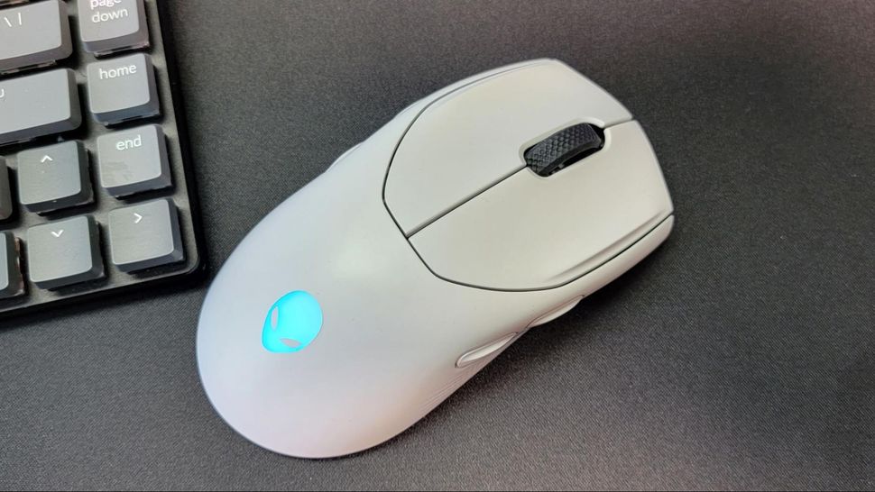Alienware Tri-Mode Wireless Gaming Mouse (AW720M) Review: Expensive ...