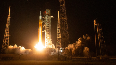 World's smallest particle accelerator is 54 million times smaller than ...