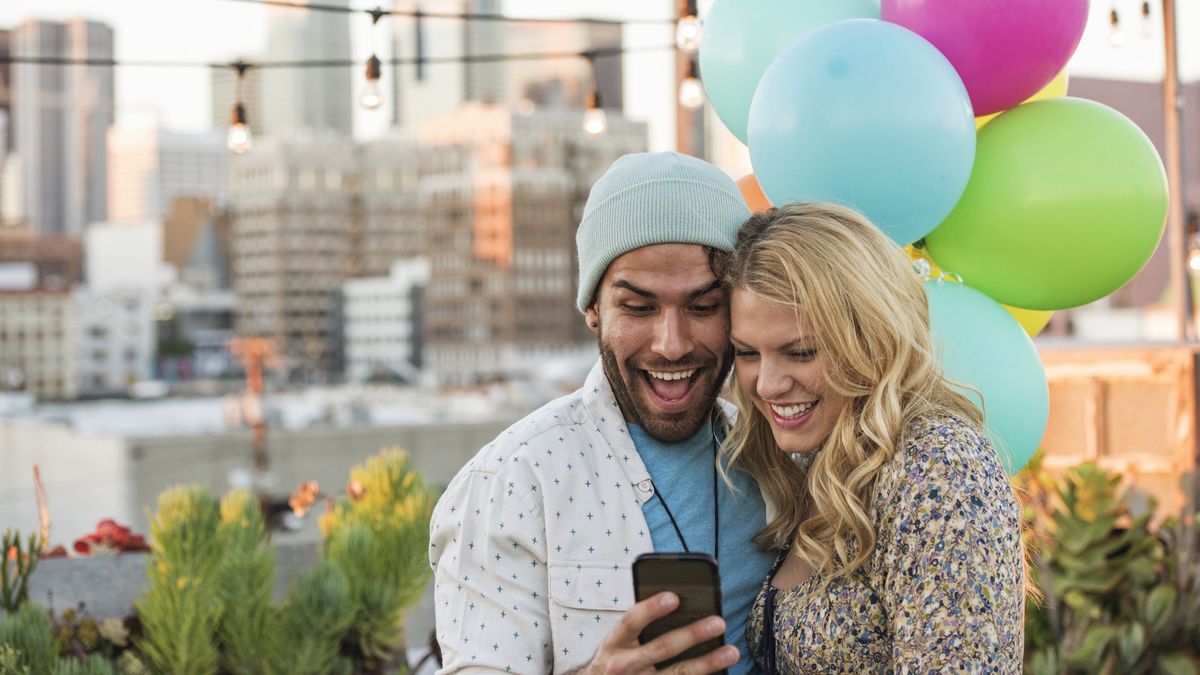 Tinder Are Sending This Couple To Hawaii For Their First Date For The ...