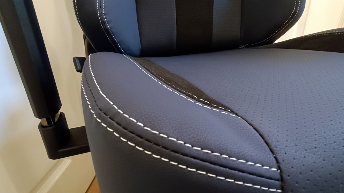 Boulies Master Chair review: premium gaming chair with good back ...