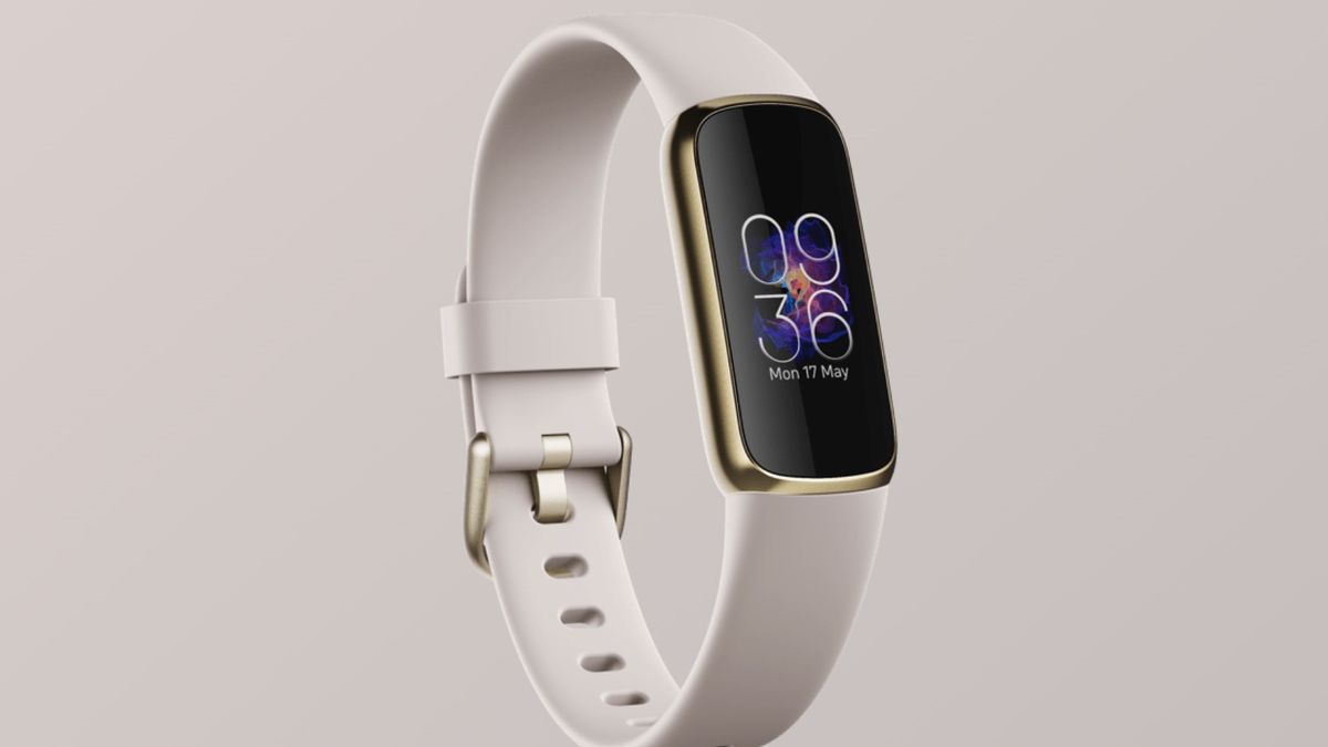 The Fitbit Luxe Is On Sale at Best Buy Right Now | Marie Claire